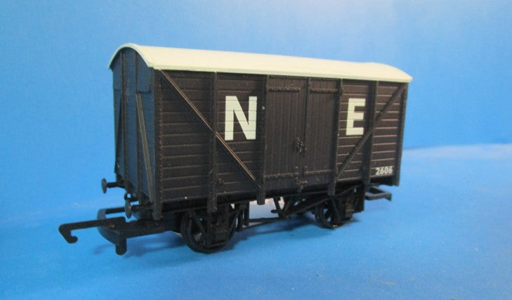 R6422 HORNBY 12 ton van 2606 in LNER grey - UNBOXED – my british model ...