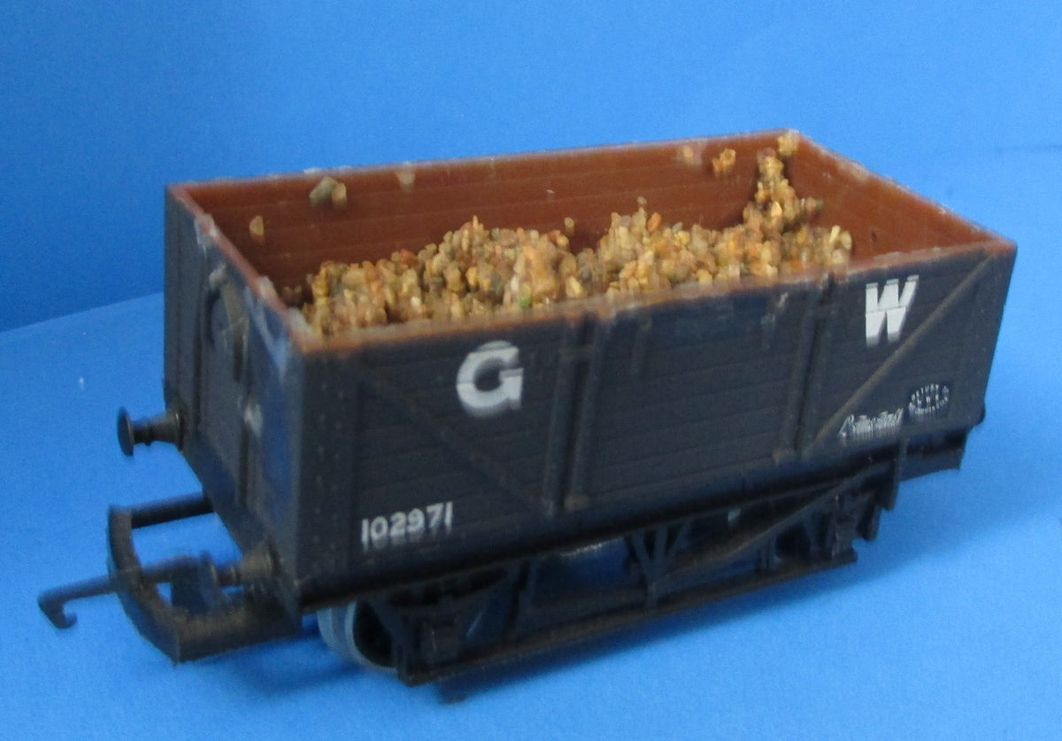 R240-P01 HORNBY 7 Plank Sheet Rail Wagon in Grey #102971, with gravel ...