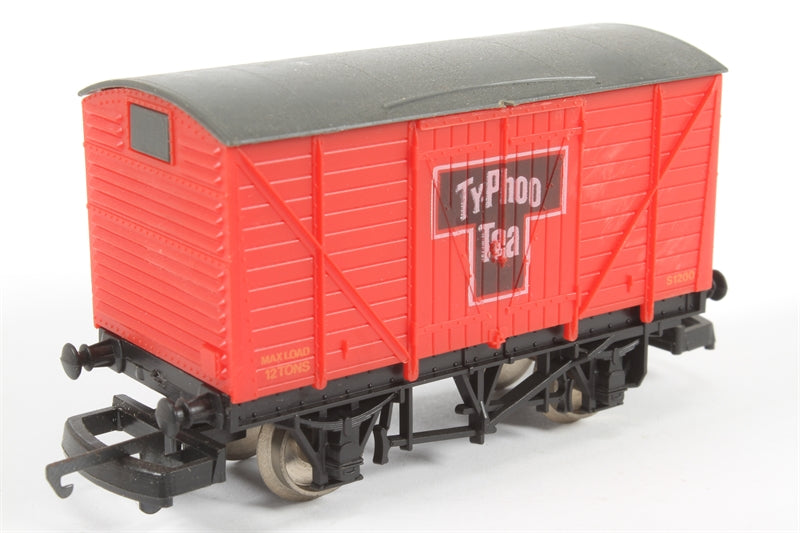 L305601 LIMA 12T Corrugated End Van "TYPHOO TEA" - UNBOXED – my british ...