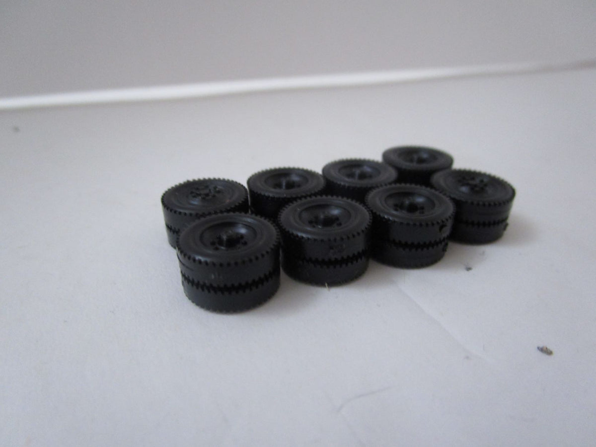 BP451 8 stacks of two lorry (Truck) tires – my british model trains
